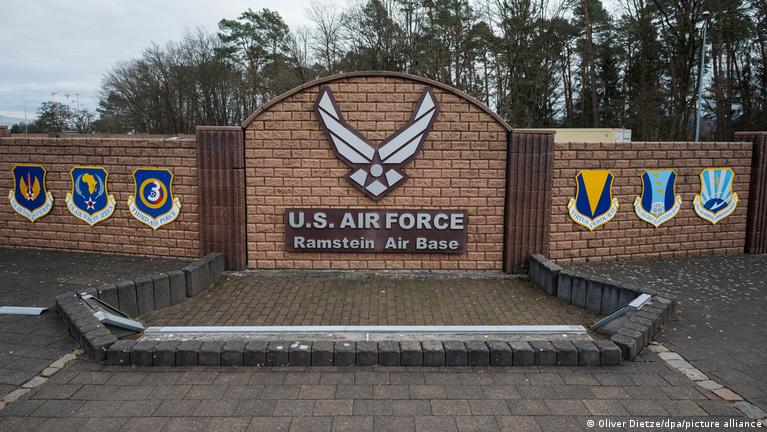 Alemania pagará al personal local de bases de EE. UU. – DW – 22/10/2025
