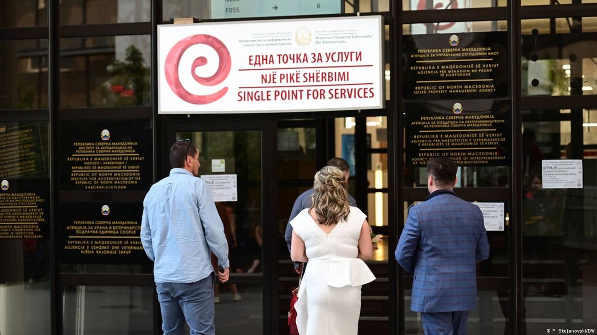 Дигитализацијата на матичните книги како швајцарско сирење Dw 20 07