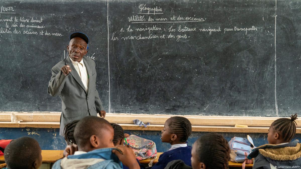 En RDC, la grogne des enseignants paralyse les écoles – DW – 17/10/2024
