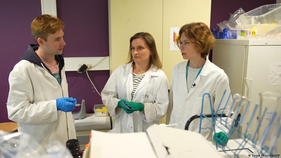 Ukrainian scientists find refuge in France – DW – 05/10/2022