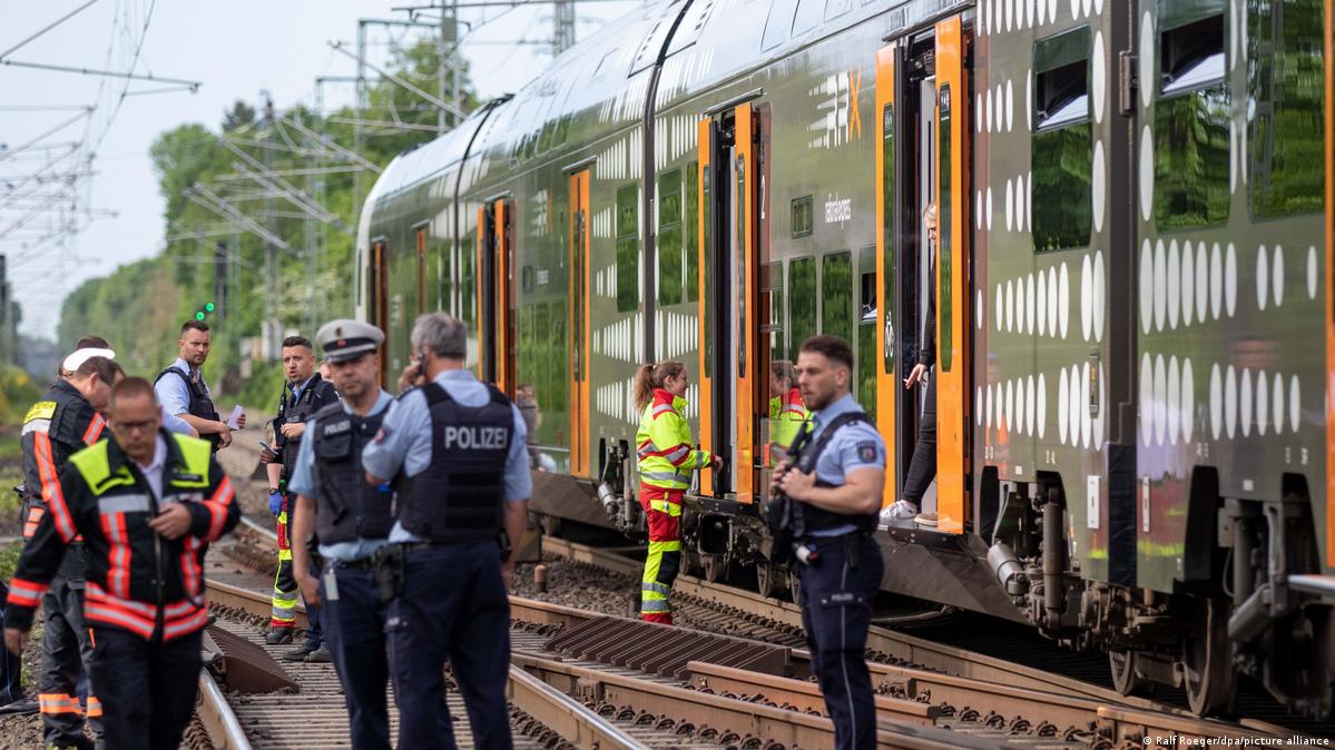 Germany: Knife attack on train leaves several wounded – DW – 05/13/2022
