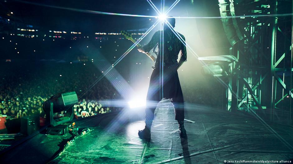 Rammstein anuncia conciertos adicionales para gira de 2024 – DW – 17/10 ...