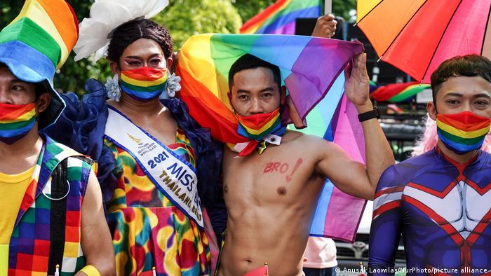 Thailand: Bangkok sees first LGBTQ Pride march in years | News | DW ...