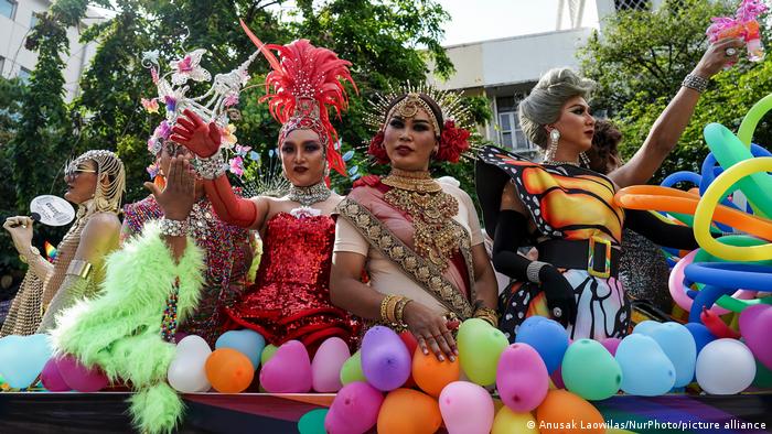 Thailand: Bangkok sees first LGBTQ Pride march in years | News | DW ...