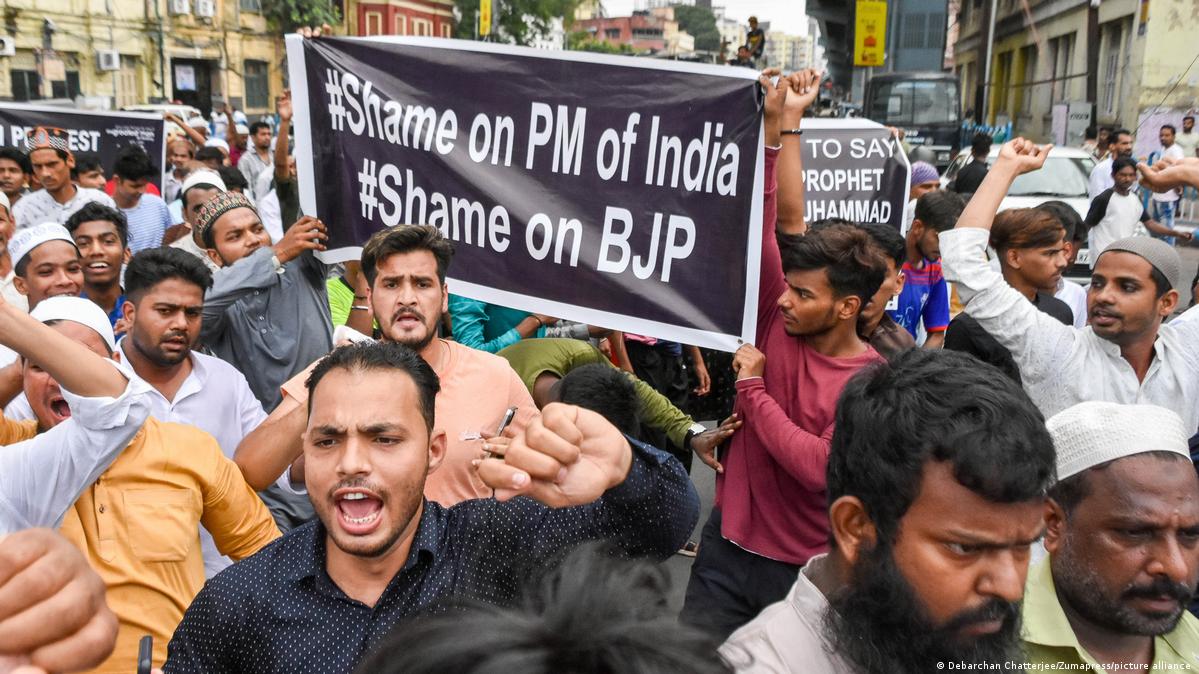 India: 2 die as protests flare over remarks on Prophet – DW – 06/11/2022