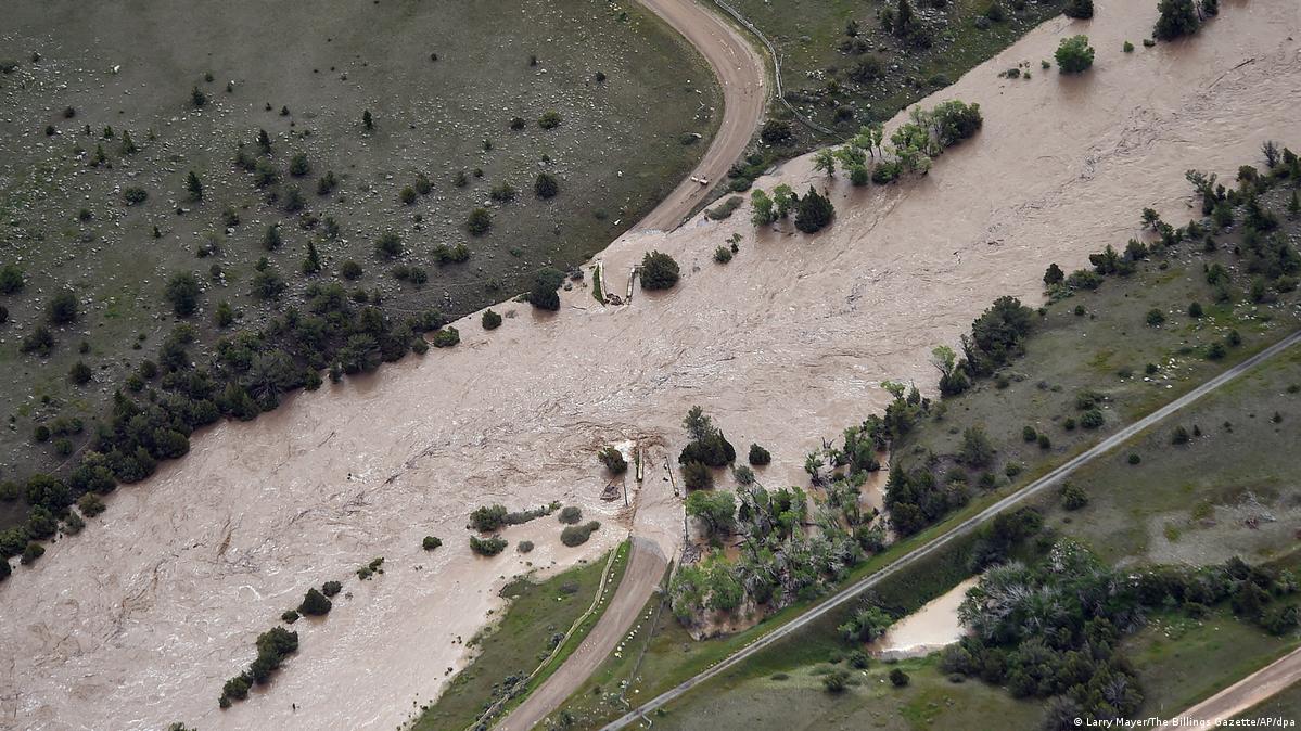 Yellowstone National Park shuts down after historic floods – DW – 06/14 ...