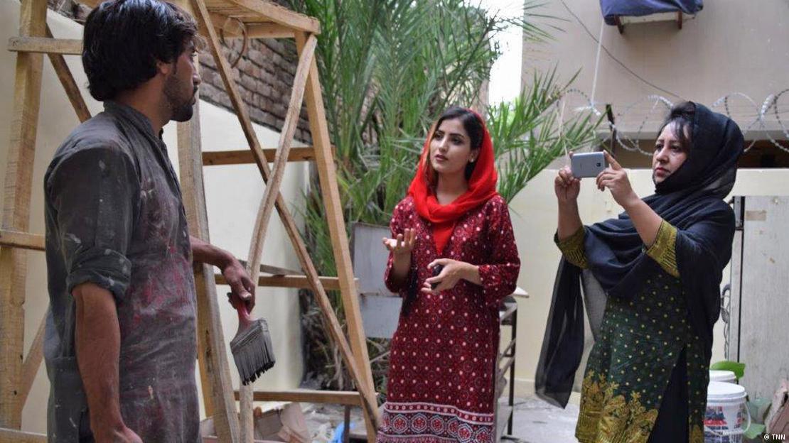 Citizen reporters in Pakistan seek news to help refugees