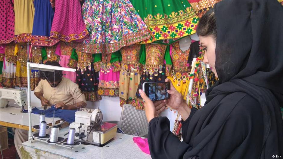 Citizen reporters in Pakistan seek news to help refugees