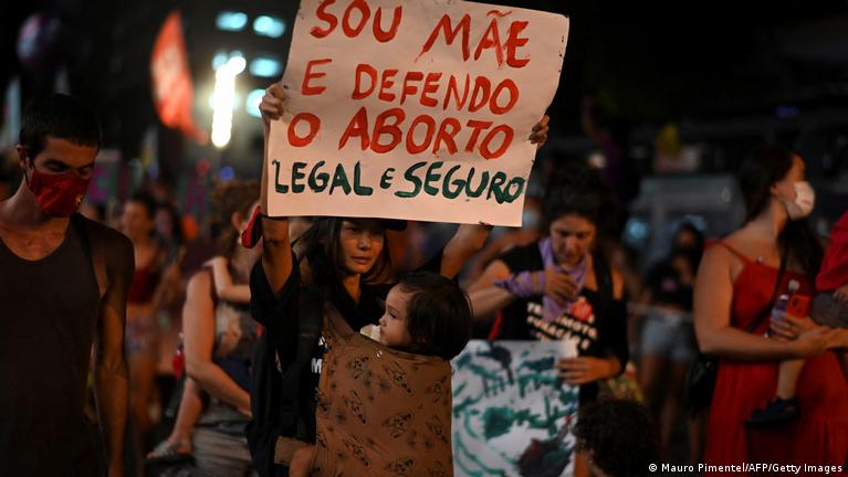 Oito vezes em que o aborto avançou e retrocedeu no Brasil – DW – 18/06/2024