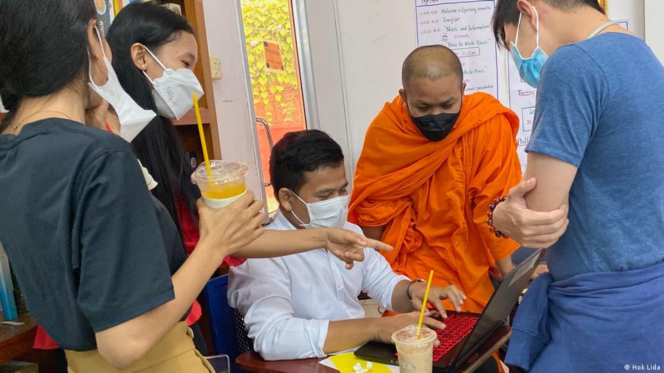 Three-sphere model tackles disinformation systematically