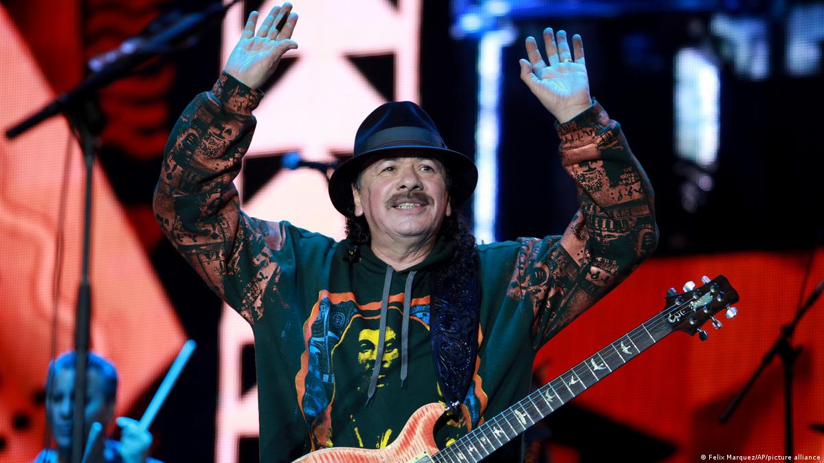 Carlos Santana es hospitalizado antes de concierto en Texas
