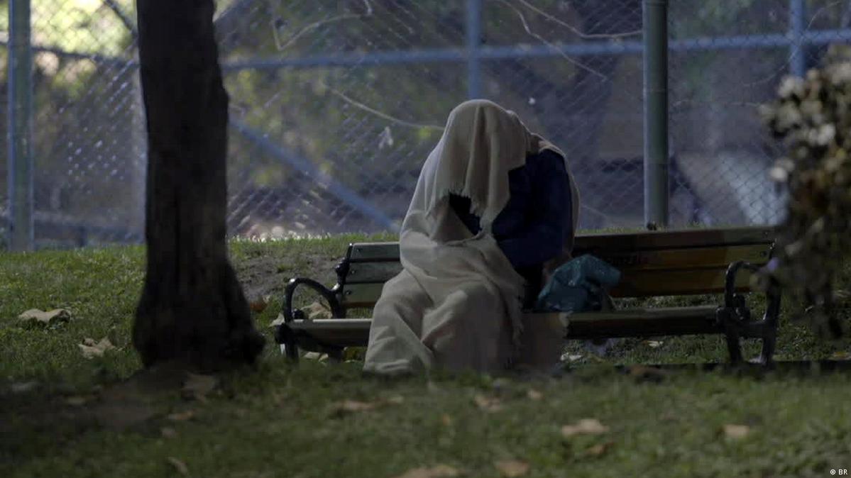 Homeless in Istanbul - No Hope of State Aid – DW – 07/07/2022