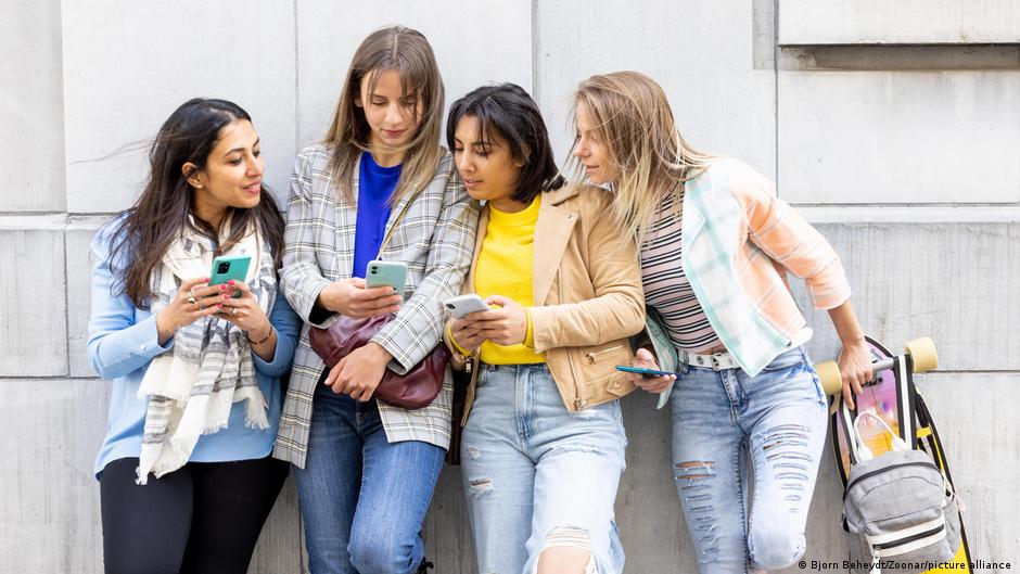 ¿Vivir sin celular? – DW – 07/10/2022