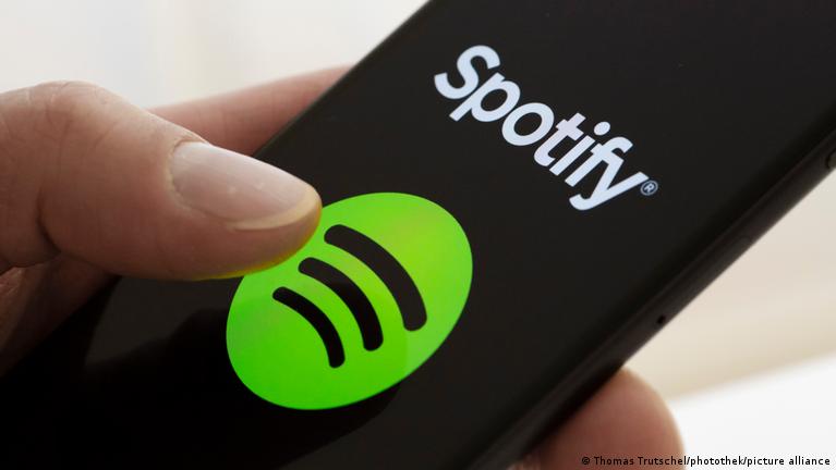 Spotify anuncia a sus usuarios que se retira de Uruguay – DW – 01/12/2023