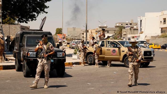 Libya: Militia shootout in Tripoli leaves a dozen dead | DW Learn German