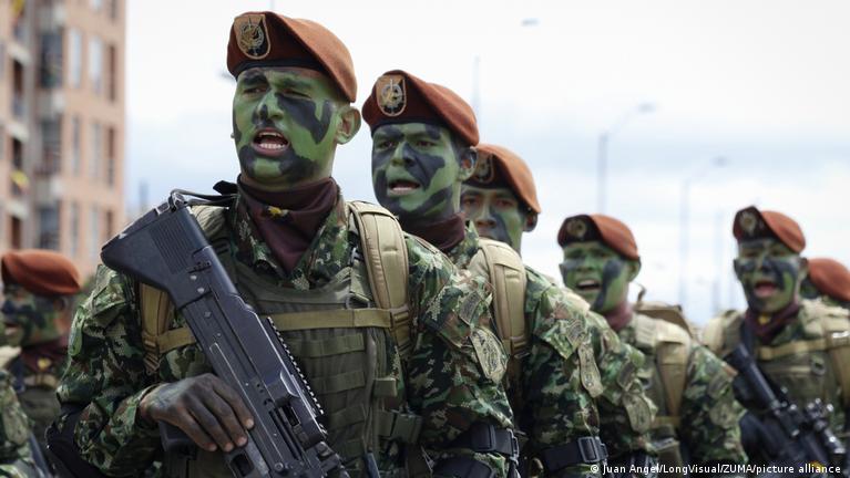 Colombia detiene compra de armas a Estados Unidos – DW – 17/09/2025