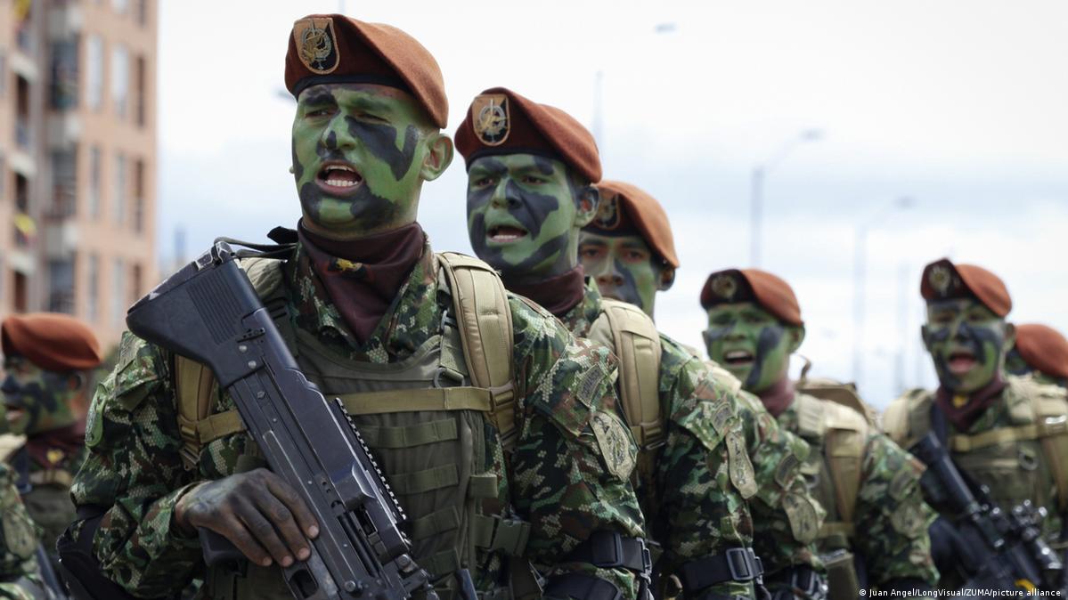 Colombia cambia jefe militar con reto de enfrentar violencia – DW – 01 ...