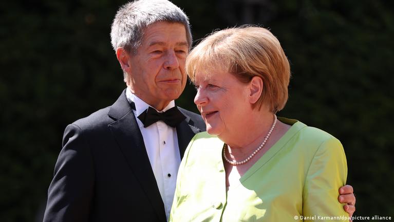 German leaders congratulate Angela Merkel on 70th birthday – DW – 07/17 ...