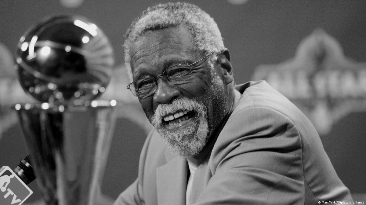 Bill Russell remembered as one of basketball's greatest – DW – 08/01/2022