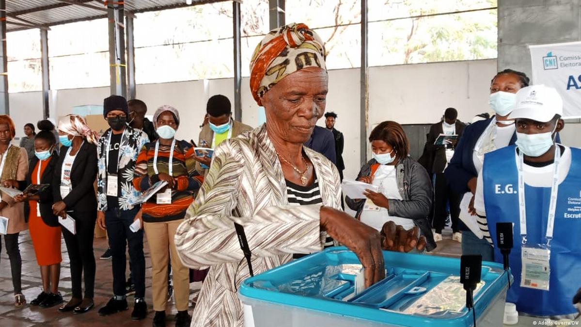 Angola's ruling party set to win election
