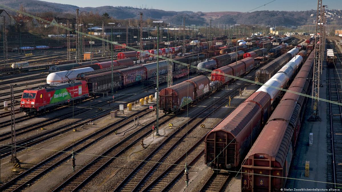 Kabinet Jerman Setuju Utamakan Batu Bara di Jalur Kereta Api – DW – 25. ...