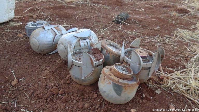 Report: Russia uses cluster bombs 'extensively' – DW – 08/25/2022