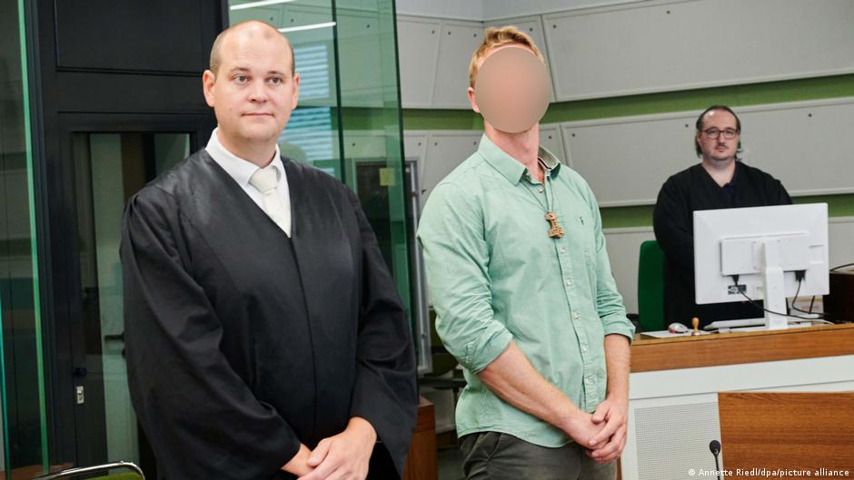 German court sentences ex-teacher over far-right video blogs – DW – 08 ...