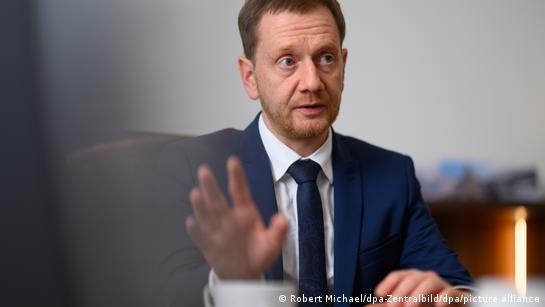 Kretschmer: Russian gas should resume after Ukraine war – DW – 10/23/2022