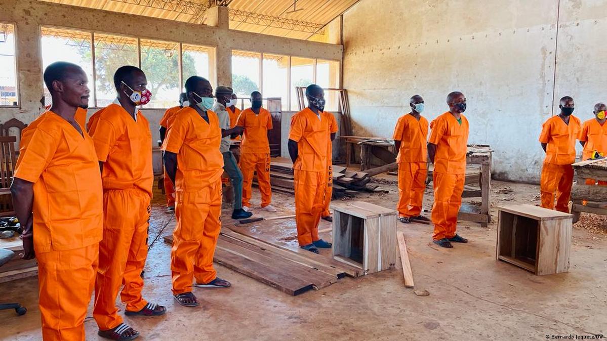 Moçambique: Reclusos fogem da cadeia de máxima segurança – DW – 25/12/2024