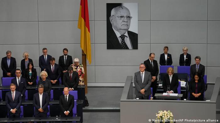 Bundestag gedenkt verstorbenem Michail Gorbatschow | Aktuell ...