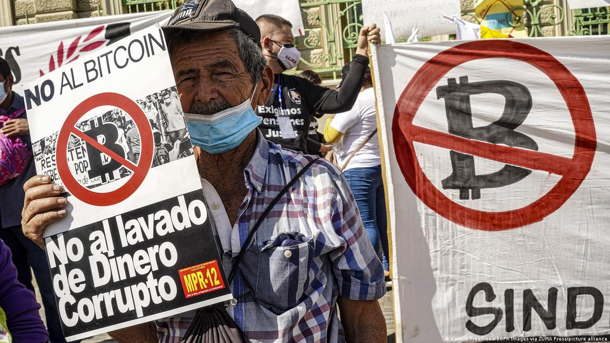 IMF warns El Salvador of Bitcoin 'risks' – DW – 02/11/2023