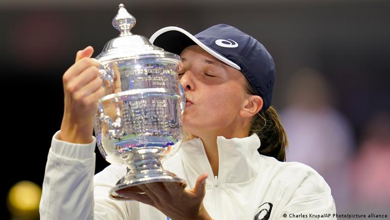 La polaca Swiatek vence a Jabeur y gana su primer US Open – DW – 11/09/2022