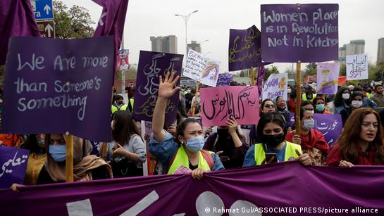 Why are more Pakistani women choosing to divorce? – DW – 09/14/2022