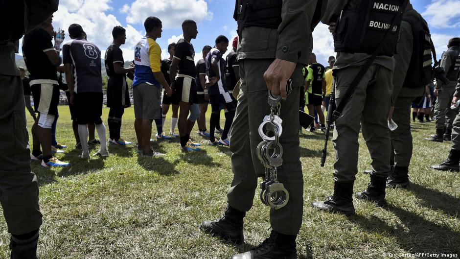 Venezolanos, entre la criminalidad y la violencia estatal – DW – 28/03/2023