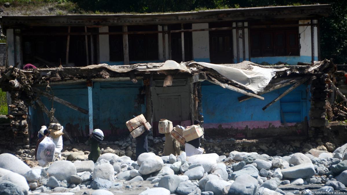 Pakistan's flood victims forced to put rebuilding on hold