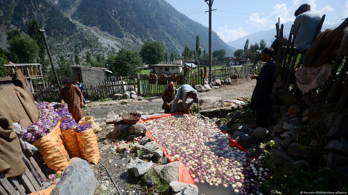 Pakistan floods easing, but health crisis looms
