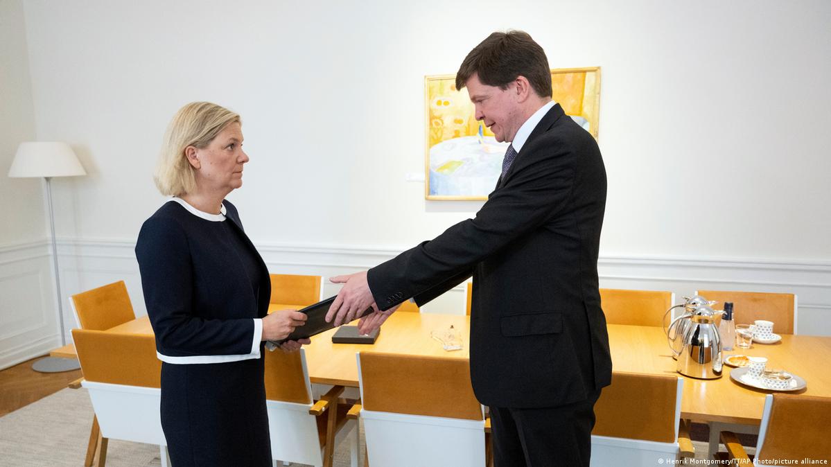 Swedish PM resigns after right-wing bloc wins election – DW – 09/15/2022