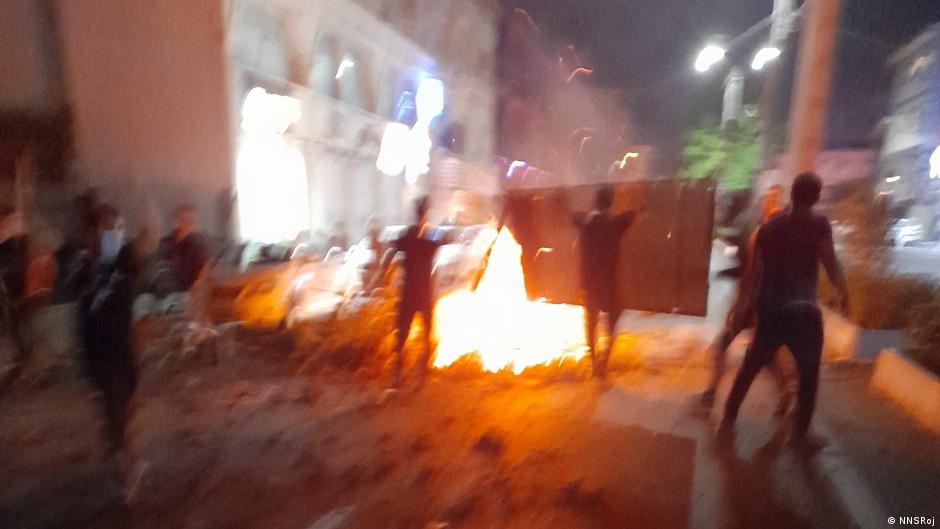 خیزش مردمی در ایران؛ خشونت علیه اعتراض و رقص در رشت – DW – ۱۴۰۱/۸/۱۹