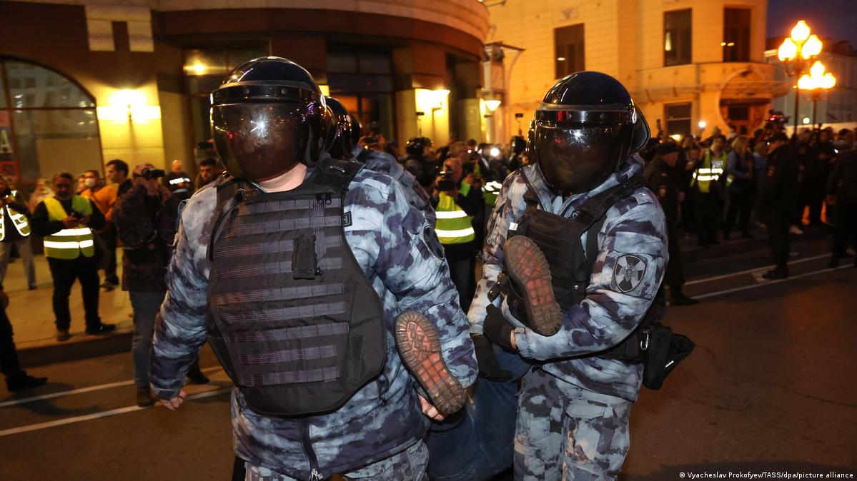 Panic, protests follow Putin's 'partial mobilization' – DW – 09/21/2022