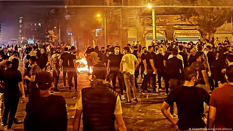 German govt. condemns death of Iranian woman – DW – 09/23/2022