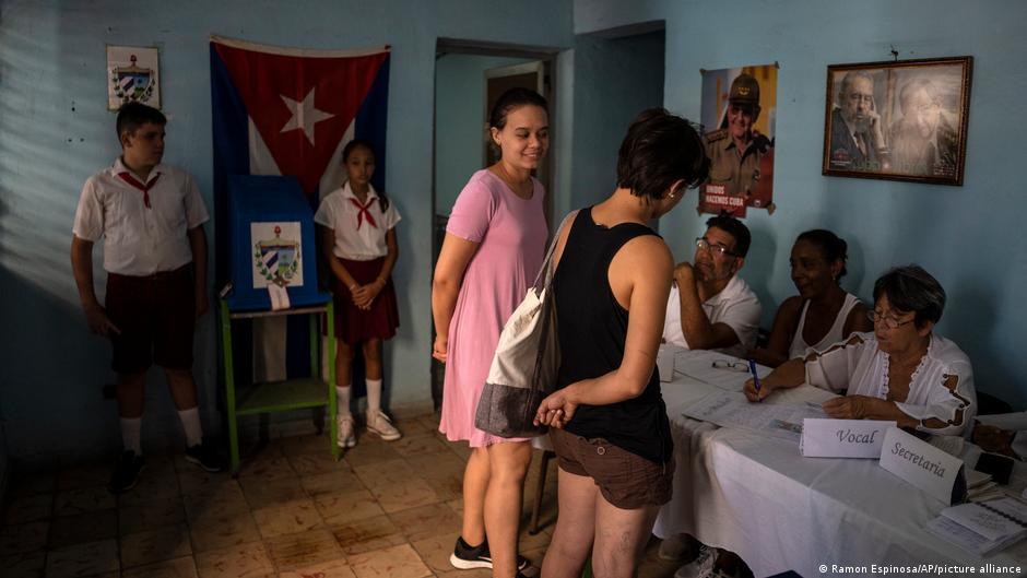 Cuba approves same-sex marriage, adoption – DW – 09/26/2022