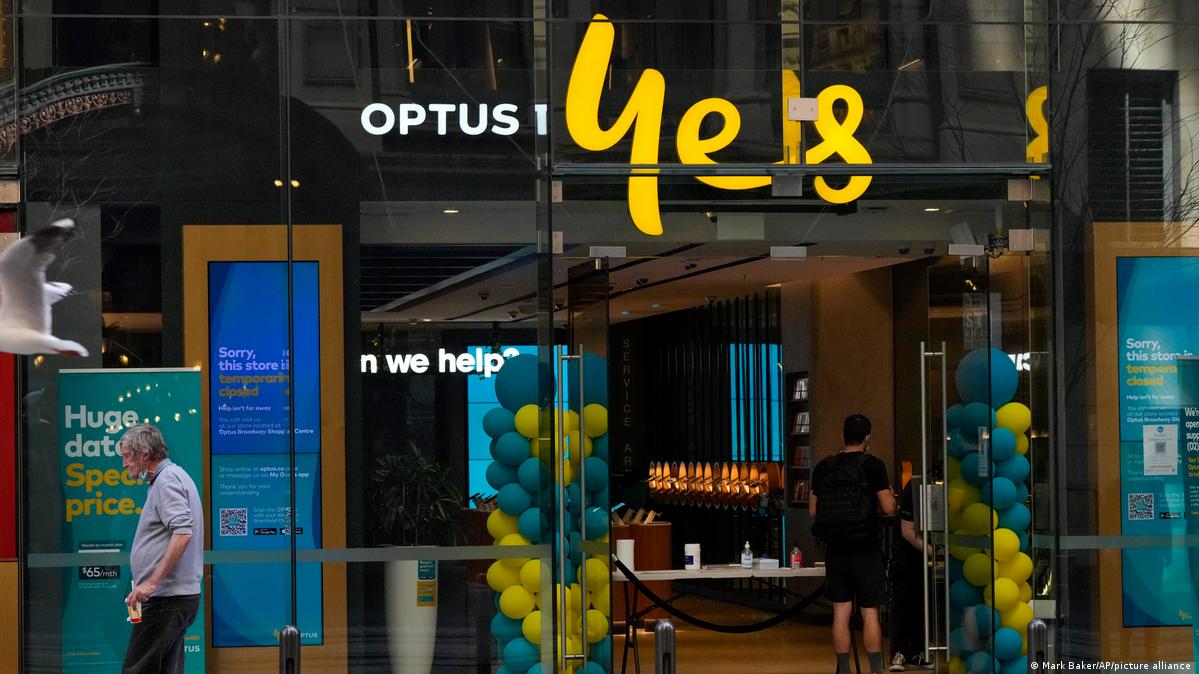 Australian police probing unprecedented Optus breach – DW – 09/27/2022