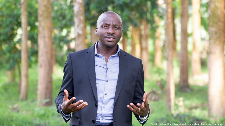 Dickens Kamugisha talks to DW – DW – 09/29/2022