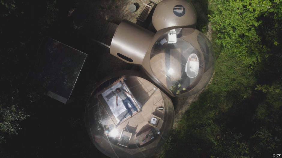 Nights spent under starry skies – DW – 10/01/2022