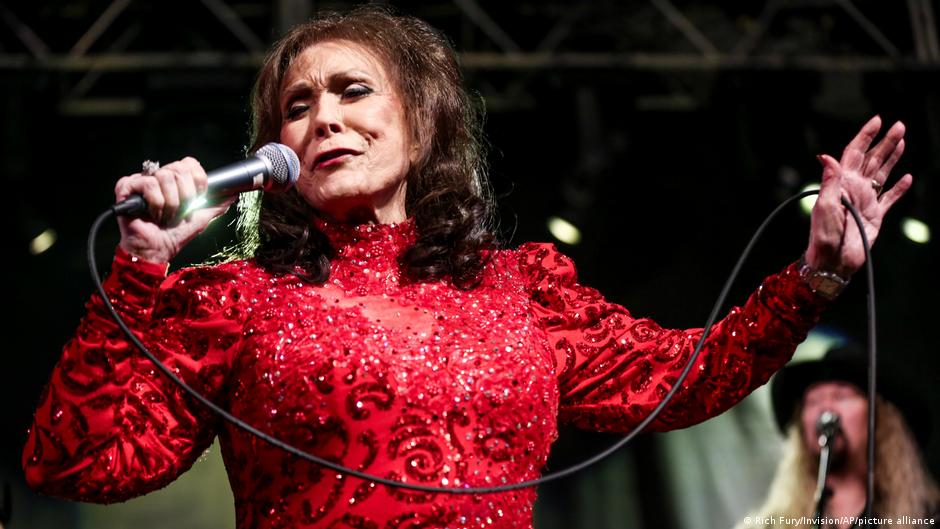 Seven US female country singers who have broken taboos – DW – 04/11/2023