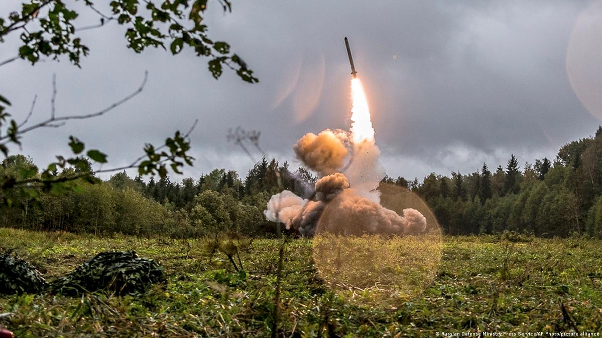 Putin amenaza con fabricar misiles corto y mediano alcance – DW – 28/06/2024