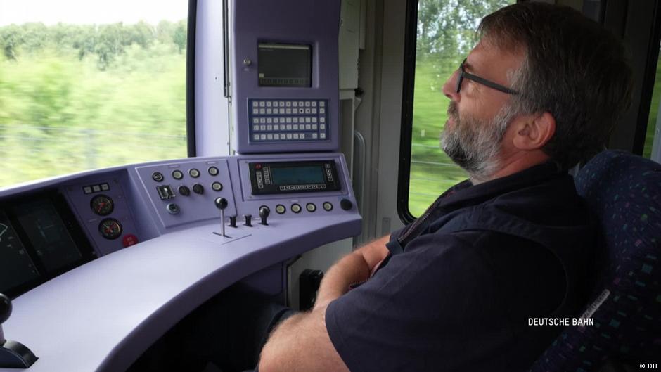 Saving energy with self-driving trains – DW – 10/11/2022