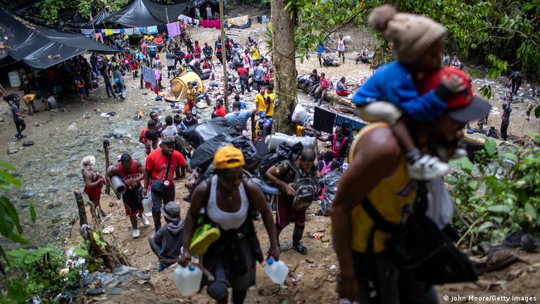 Panama reports record number of migrant crossings – DW – 10/11/2022