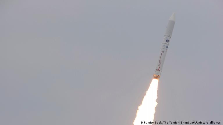 Japanese Epsilon rocket self-destructs after failed launch – DW – 10/12 ...