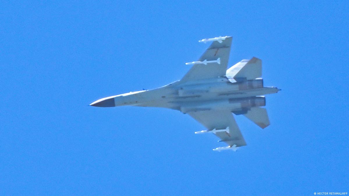 China sends dozens of warplanes towards Taiwan – DW – 07/22/2023